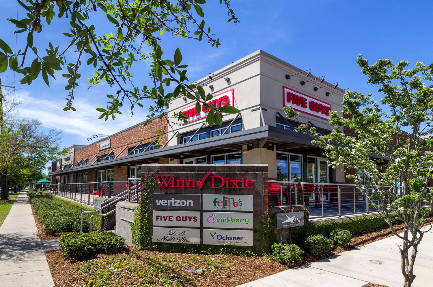 Retail – Featured Properties – Stirling